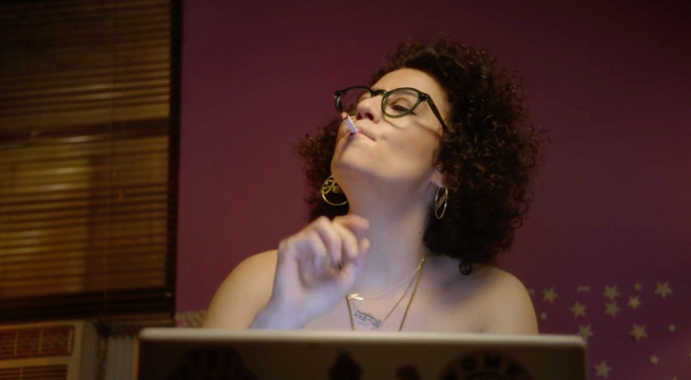 18 Jewish Celebrity Stoners Who Love Getting Chai - Hey Alma