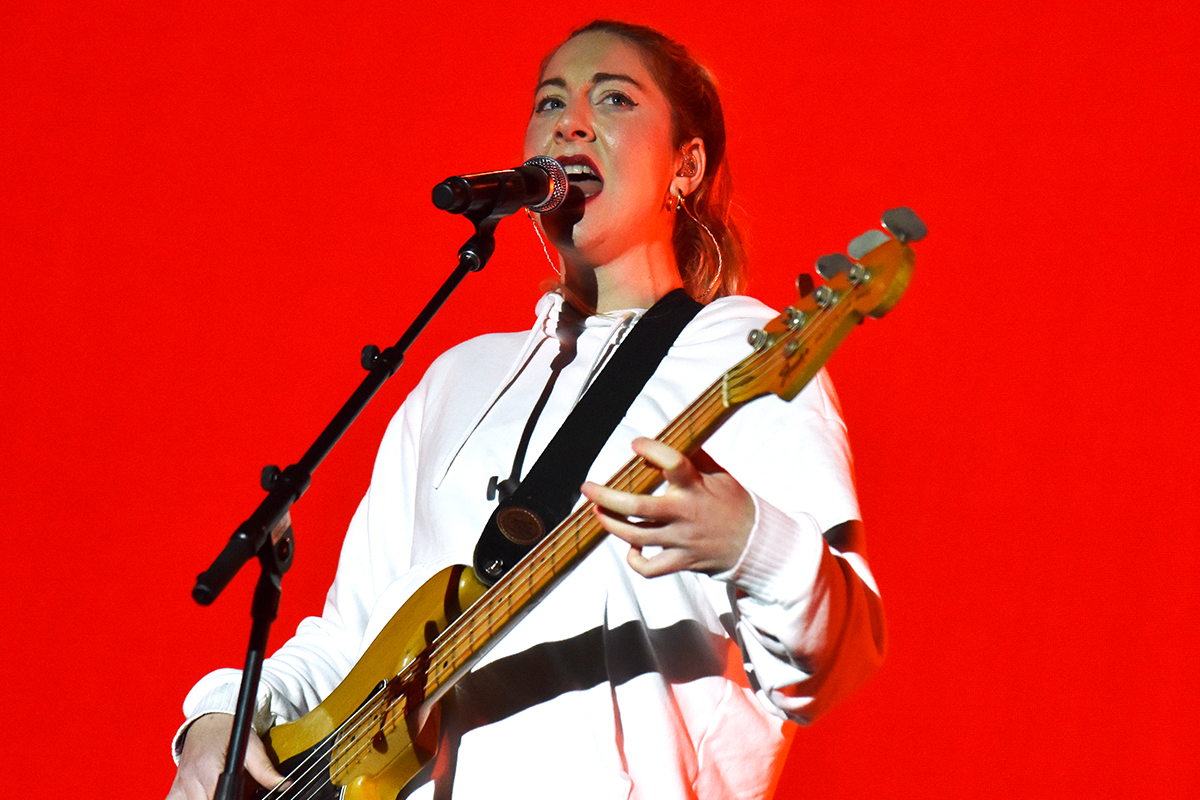 Este Haim Is The Jewish Chronic Illness Icon I Needed Hey Alma Este Haim Is The Jewish Chronic Illness Icon I Needed Hey Alma