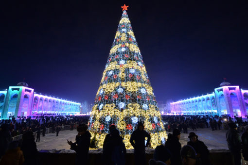 My Jewish Family Always Had a Christmas Tree — But Not for Christmas ...